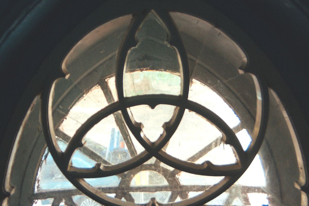Triquetra Spiritual Meaning: Exploring This Ancient Symbol - SymbolScholar