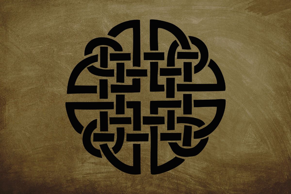 The Powerful Meaning Of The Celtic Motherhood Knot Symbol - SymbolScholar